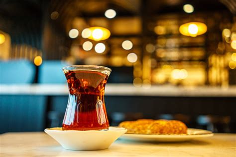 터키 참 깨 베이글 드시 겠어요 반지 빵으로 유명한 유리에 터키 차 0명에 대한 스톡 사진 및 기타 이미지 0명 건강한 생활방식 건강한 식생활 Istock