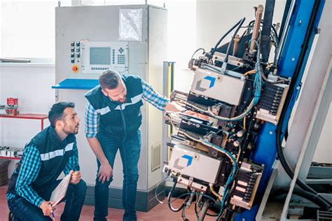 Pvc 창문 및 도어 제조를 위한 공장 인테리어 25 29세에 대한 스톡 사진 및 기타 이미지 25 29세 2명 30 34세 Istock