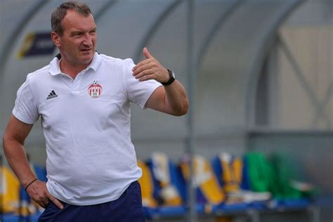 A Kiesés Ellen Küzd A Fradi Korábbi Edzője