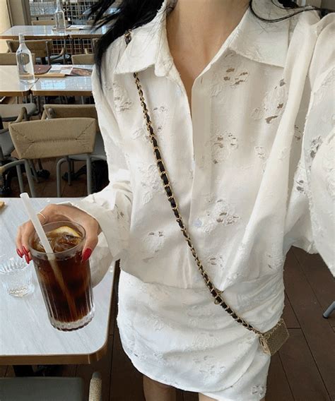 일루아 [봄신상🌷]앨린 카라넥 펀칭 셔츠 미니 원피스