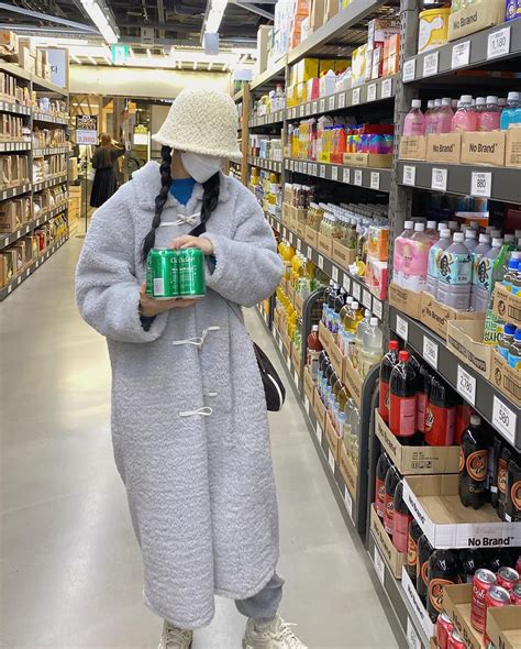 에이딘 에이블 저는 여태껏 제가 보여드렸던 아우터 중 가장 보온성이 최고다 라고 자부 하는 아이템을 꼽으라면 이 무스탕 양털 더플 코트를 뽑겠는데요 ️‍🔥