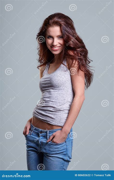 Retrato De Uma Menina Sexy Bonita Foto De Stock Imagem De Senhora Feliz 80602622