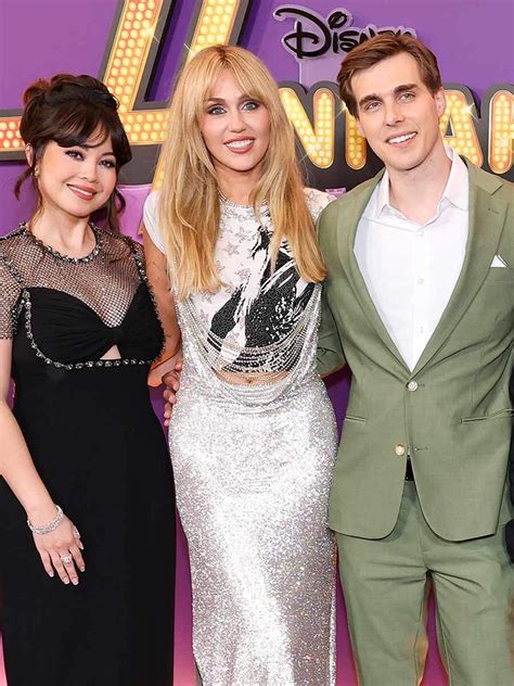 Hannah Montana 20th Anniversary Special Miley Cyrus Poses With Old
