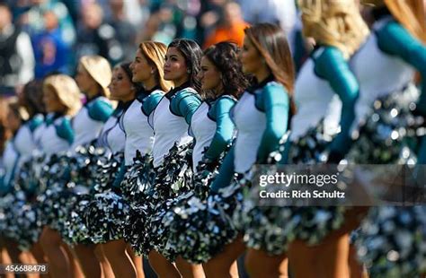 Philadelphia Eagles Cheerleaders Photos And Premium High Res Pictures