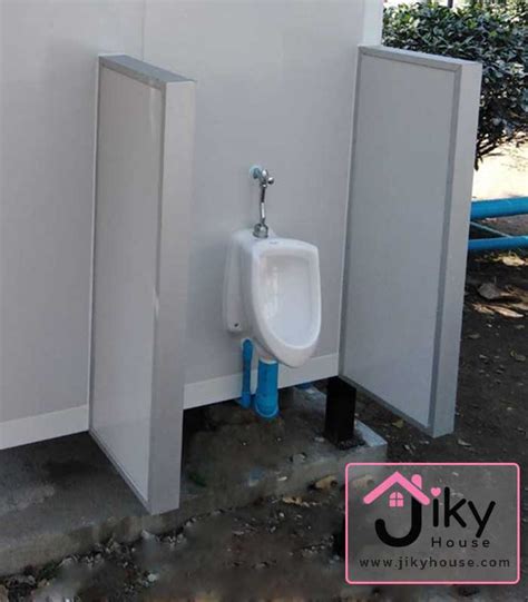 ห้องน้ําสําเร็จรูป น็อคดาวน์ มาพร้อมโถ่ฉี่ผู้ชายด้านข้าง มีอ่างล้างมือด้านนอก