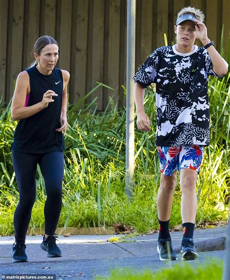 Bec Hewitts Son Cruz 13 Towers Above His Mother On A Jog In Rose Bay