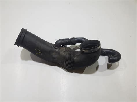 Патрубок воздушного фильтра Ауди А8 - Разбор Ауди А8