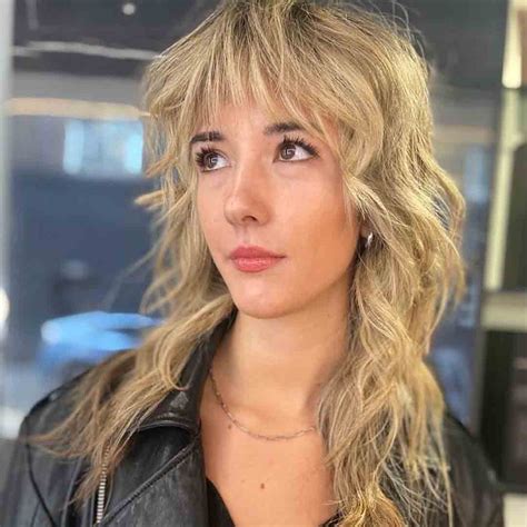 40 Wavy Wolf Cut Ideas To Wow Everyone Hairaide