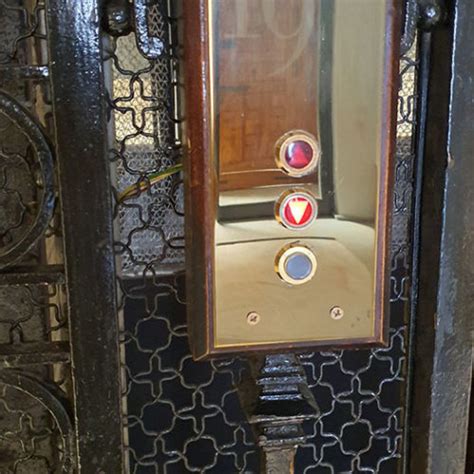 Restauración De Un Ascensor Clásico De Los Años 20 En El Madrid De Los