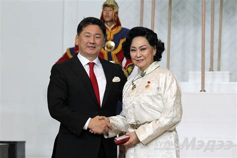 Фото Ардын жүжигчин Н Сувд П Цэрэндагва нар Хөдөлмөрийн баатар боллоо