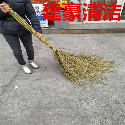 扫马路的长竹扫把 扫地的竹扫帚 环卫扫大马路大扫把 大山谷图库