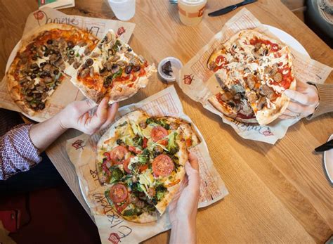 5 Fast Food Chains That Serve The Best New York Style Pizza
