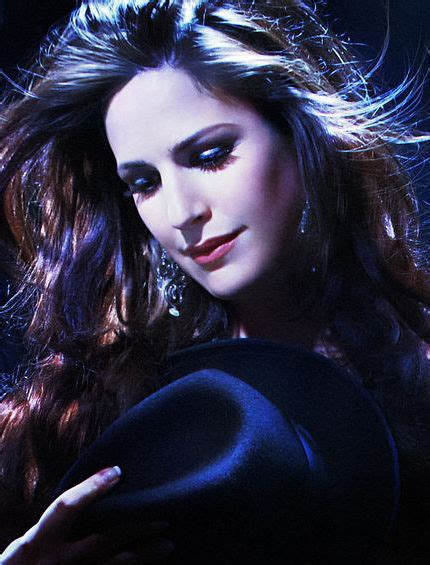 Marie Anne Izmajlov Life