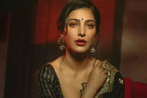 காதலருடன் நெருக்கமாக பிறந்தநாள் கொண்டாடிய ஸ்ருதி ஹாசன் வைரல்