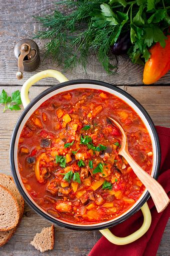 야채 Gyuvech 몰도바에 대 한 전통적인 접시 루마니아 불가리아 요리 평면도 선택적 초점 0명에 대한 스톡 사진 및 기타 이미지 Istock