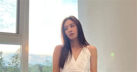 권유리 부끄러운지 복부는 살짝만 노출[ten★]