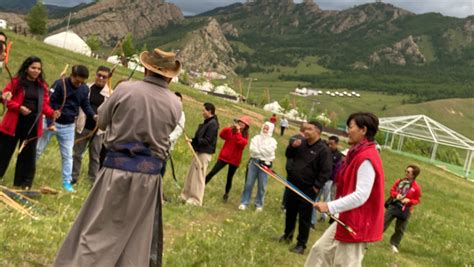 НУМ СУМ ТҮРЭЭС СУРГАЛТ Баг хамт олон байгууллагын агаар салхинд гарах арга хэмжээ найз нөхөд
