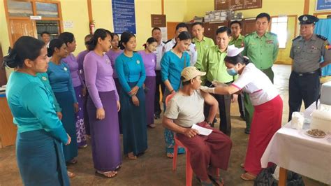 ရွာငံမြို့နယ်အတွင်းရှိပြည်သူများအားကိုဗစ် ၁၉ ရောဂါကာကွယ် ဆေးထိုးနှံ ပေးနေမှုများအားကြည့်ရ