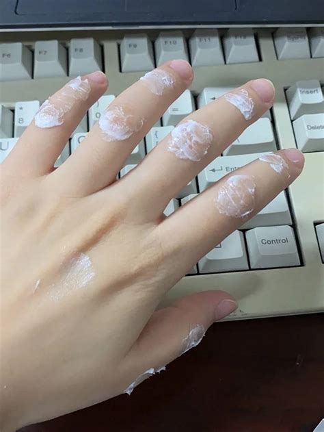 怎么样的手才算是好看？如何才能让手变好看？手模亲自教你手部汗毛双手