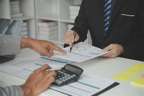 회의실 사무실 팀워크 배경 차트 및 그래프 배너 이중 노출 성공적인 팀워크 비즈니스 계획 개념에서 함께 일하는 비즈니스 인력 팀 2명에 대한 스톡 사진 및 기타 이미지