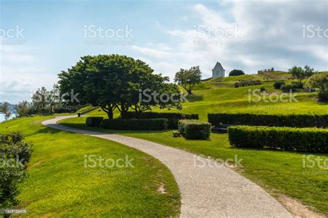 프랑스 바스크 국가의 파르크 드 생트 바르베의 자연 공원의 길 프랑스 건물 외관에 대한 스톡 사진 및 기타 이미지 Istock