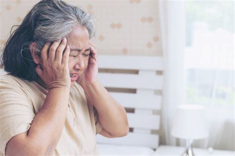 สาเหตุและอาการของผู้ป่วยโรคหลอดเลือดสมอง Stroke เกิดจากอะไร ป้องกันยังไงได้บ้าง