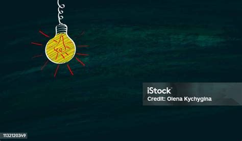 밝은 전구 및 텍스트에 대 한 공간을 복사 큰 아이디어 가로 배너입니다 그린 칠판 낙서 벡터 일러스트 개념에 대한 스톡 벡터