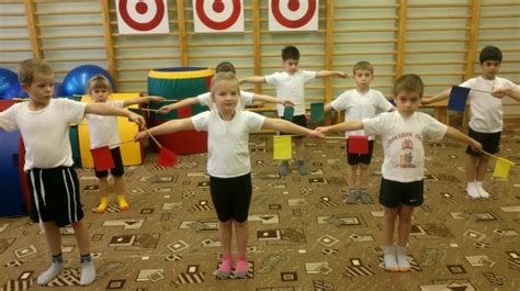 «Разноцветные флажки Занятие по физической культуре в средней группе 4 фото Воспитателям