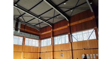 Златните момичета по художествена гимнастика тренират в зала в окаяно състояние