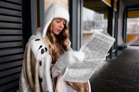 Premium Photo Medieval Queen In Realistic Context