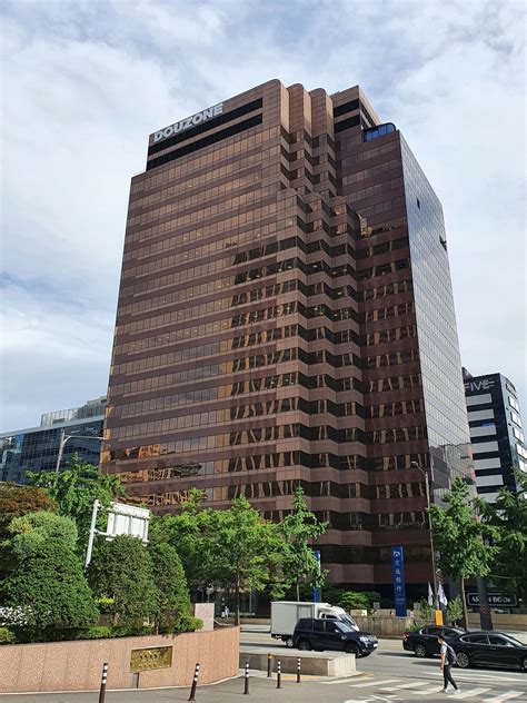 더존비즈온 금융 플랫폼 전략 전환···인터넷은행 인가 신청 은 포기
