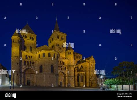 Romisches Baudenkmal Hi Res Stock Photography And Images Alamy