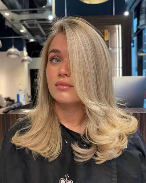 Long Blonde Hairstyles Aesthetic