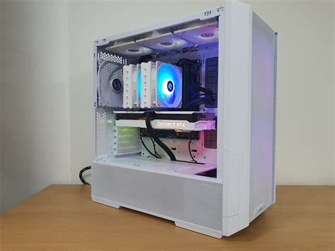 홍혁준님의 화이트 게이밍 컴퓨터