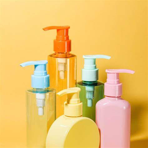 ชุดเซ็ตบรรจุภัณฑ์ ขวดปั้ม ขวดเซรั่ม ขวดครีม โทนสีแดง ดีเบลจำหน่ายบรรจุภัณฑ์เครื่องสำอาง ครบวงจร