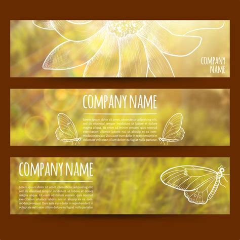 وکتور مجموعه ای از بنرهای عمودی پاییزی با پس زمینه تار و طرح برگ افرا