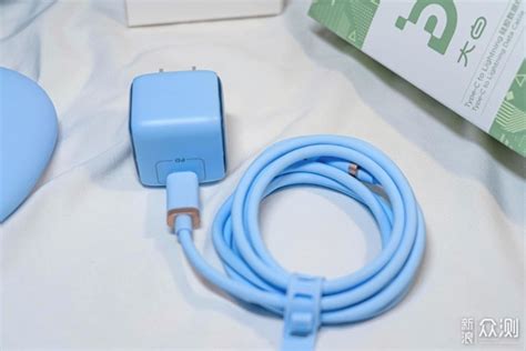 颜值又好用的苹果充电器：大白小魔方原创新浪众测