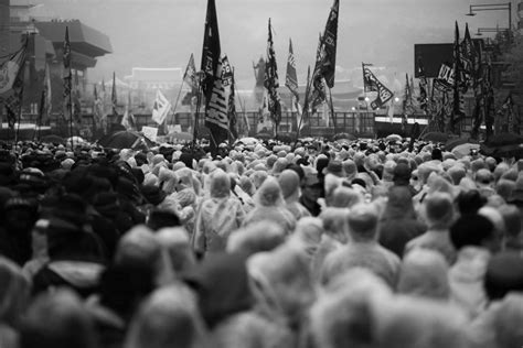 일주일에 책 한권 [오늘 아침 한 문장] 그리스도인들은 교회가 세상에 복을 주는 주체라고 생각하곤 한다 그러나 때때로