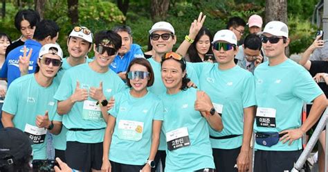 [사진]2024 런 유어 웨이 수많은 셀럽들과 함께