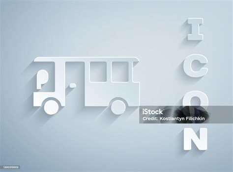 회색 배경에 격리된 용지 컷 버스 아이콘입니다 교통 개념 버스 투어 교통편 표지판 관광 또는 공공 차량 기호 종이 아트 스타일 벡터 3차원 형태에 대한 스톡 벡터 아트 및