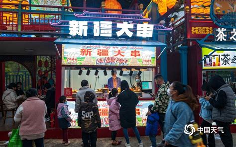 南宁不夜城灯火璀璨 热闹迎新春 广西高清图片 中国天气网