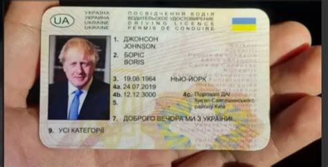 „БОРИС ЏОНСОН УАПЕН СО ЛАЖНА ВОЗАЧКА ДОЗВОЛА“ Дозволата важи до 3000 година ФОТО