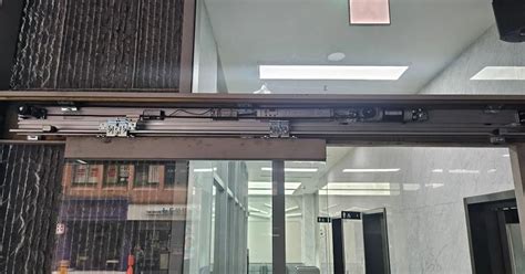 자동문이 고장나서 의뢰드렸는데 오셔서 합리적인 가격에 정말 꼼꼼하게 수리해주셨습니다~앞으로 이쪽에 맡기고 싶은 마음이 생겼네요 강추합니다 숨고 숨은고수