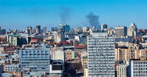 Infobae в Києві 35 годин комендантської години під бомбами Путіна і з українськими солдатами