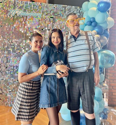 Lisa De Blackpink Sorprendió A Su Papá En Su Cumpleaños