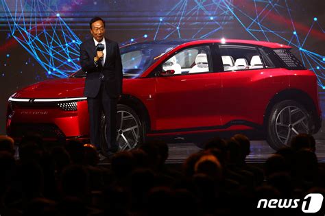 아이폰 하청업체 폭스콘 전기차도 만든다 시제품 출시