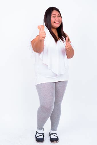 흰색 배경에 서 있는 아름 다운 비만 아시아 여자의 스튜디오 샷 과체중에 대한 스톡 사진 및 기타 이미지 과체중 전신 한 명의 여자만 Istock