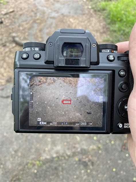 Why Is My Xt5 Showing A Red Battery Indicator And Then Automatically