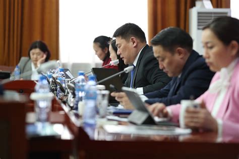 Л Оюун Эрдэнэ Жендэрийн талаарх хандлагыг өөрчлөх цаг болжээ Serune Mn Ёс зүйтэй мэдээлнэ