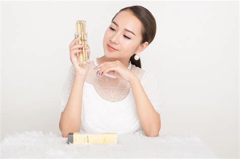 Hằng Lê Chia Sẻ Bí Quyết Chống Nắng Làm đẹp Với Mỹ Phẩm Yhl